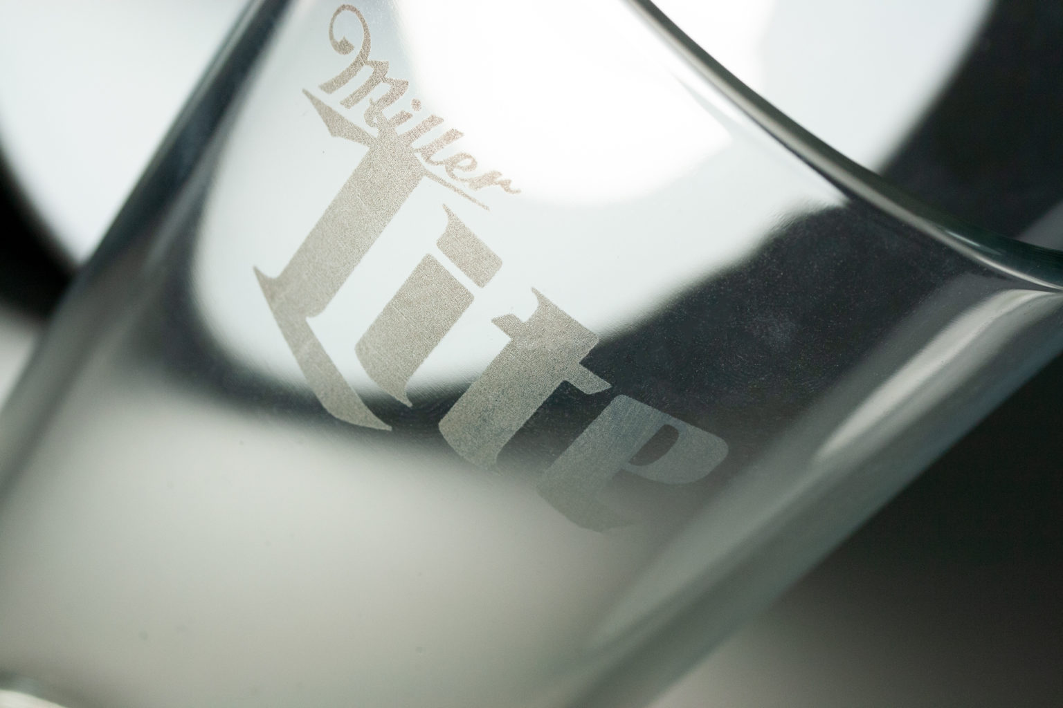 UV Cylindrical Inkjet Printer Design Features On Glass - Inkcups